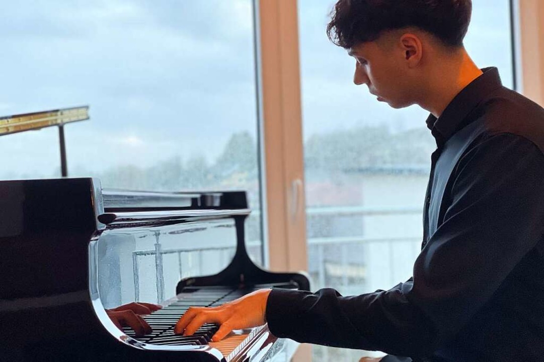 Ein 20-Jähriger aus Lahr erreicht mit Klaviervideos ein ...