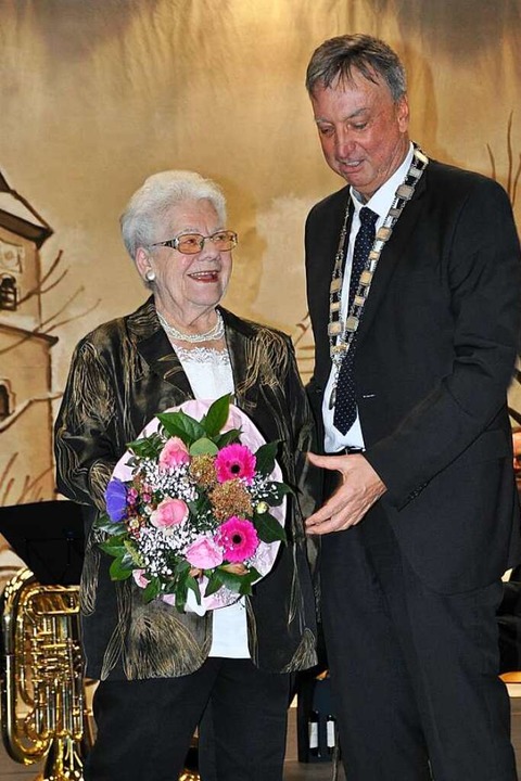Umkirch ehrt Jörg Kandzia mit der Bürgermedaille - Umkirch - Badische ...