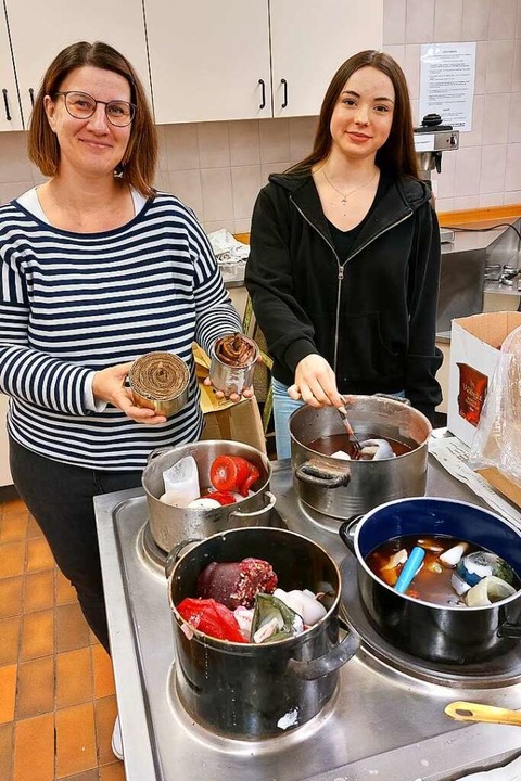 Freiwillige in Elzach stellen Sturmlichter für die Ukraine her - Elzach ...