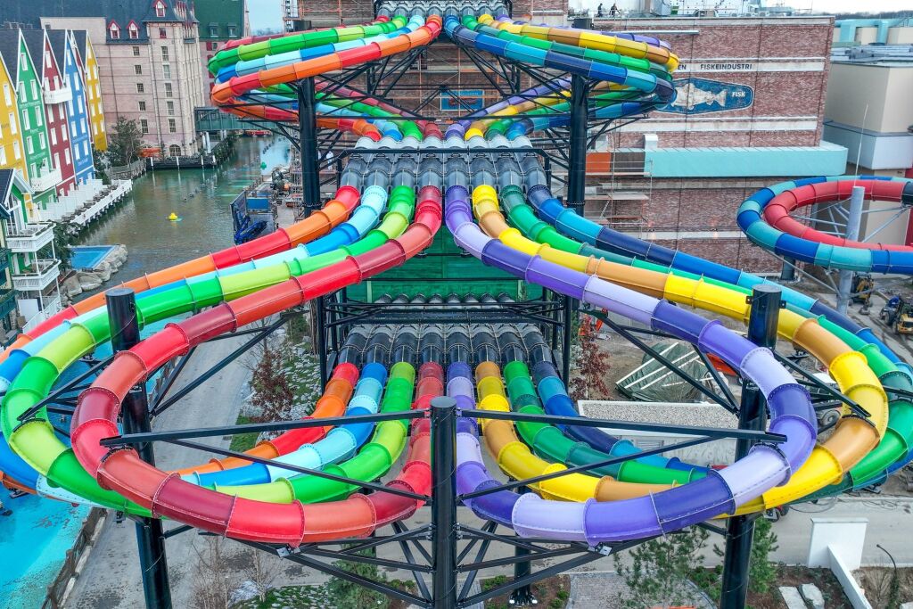 Die neuen Rutschen in der Wasserwelt Rulantica im Europa-Park sind ...