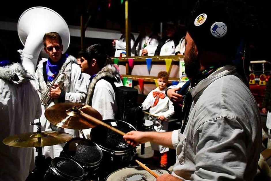 Fotos: Spitzen-Stimmung bei den Hemdglunki-Umzügen in Grenzach und ...