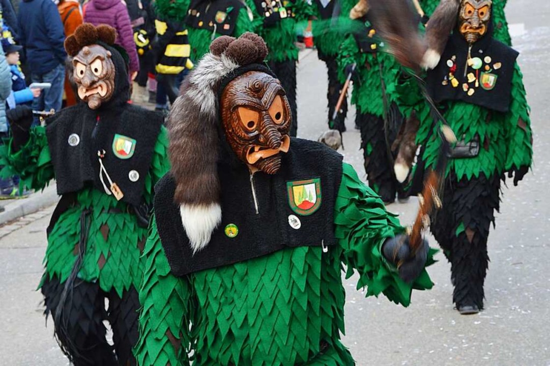 Mit Schirm, Strohschuhen und Karbatsche: So wird in den kleinen Orten im Elztal Fasnet gefeiert ...