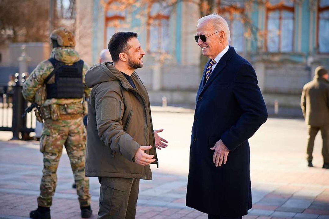 Vor dem ersten Jahrestag: Biden besucht Kiew im Krieg - Ausland - Badische Zeitung