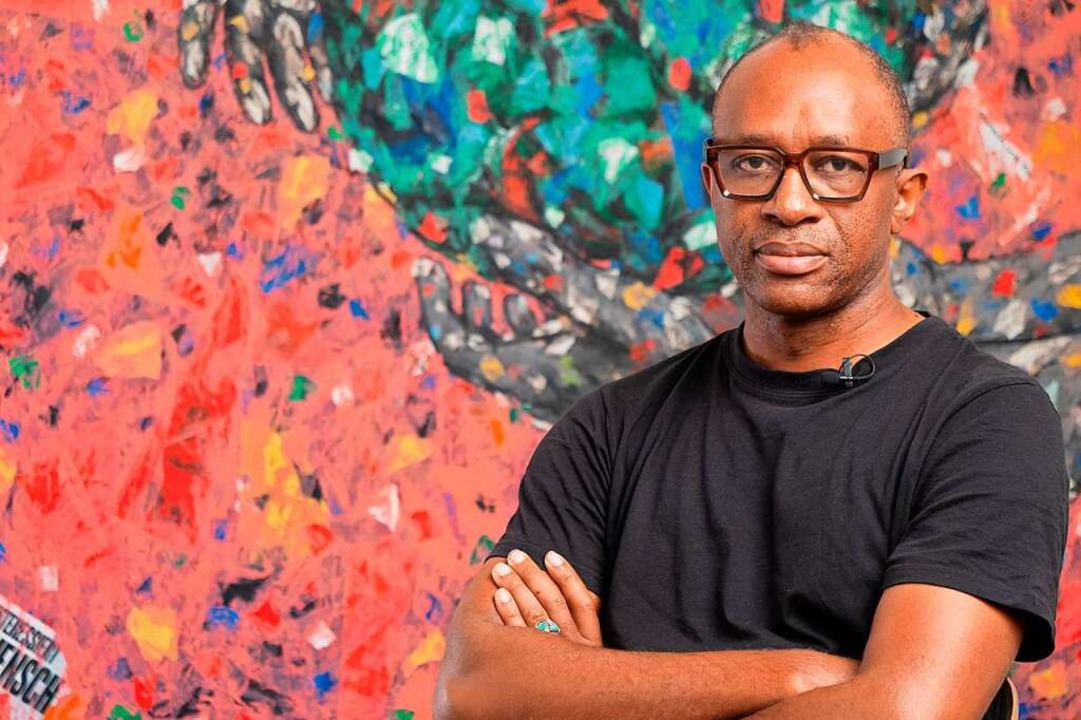 Künstler Emeka Udemba aus Kirchzarten hat das Hungertuch 2023 gestaltet ...