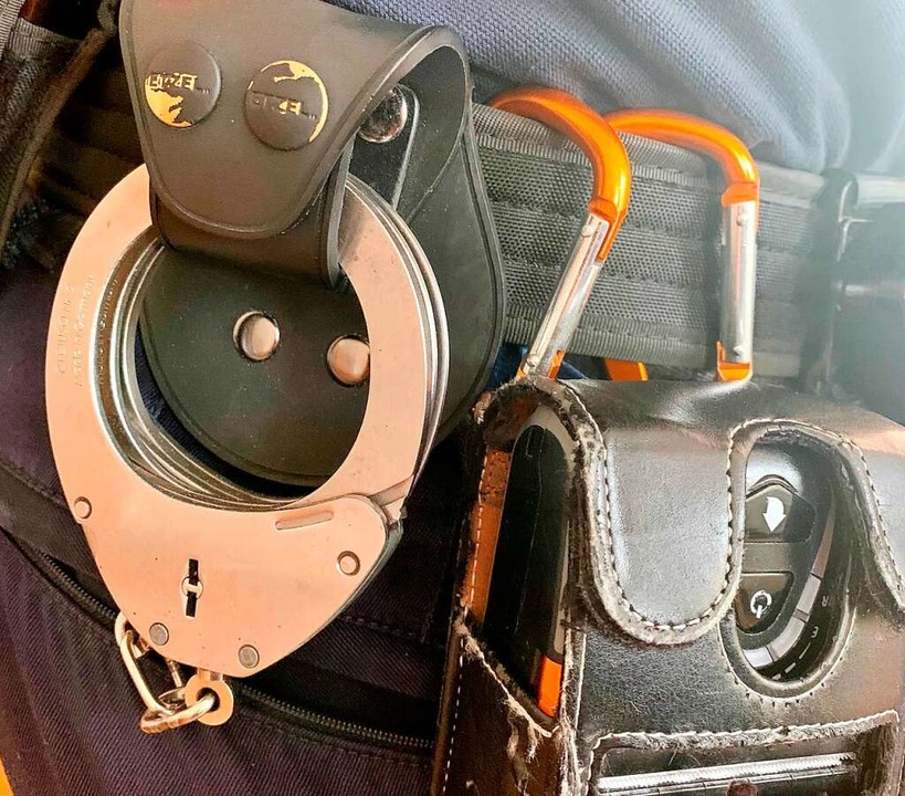 Warum St. Blasiens Gemeindevollzugsbediensteter Handschellen und ...