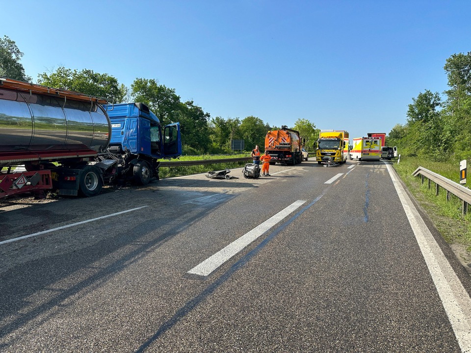 Fahrbahn nach Lkw-Unfall auf der A5 Richtung Süden wieder komplett freigegeben - Bad Krozingen ...