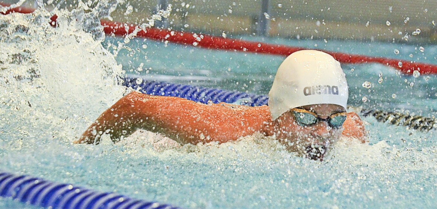 Unbeeindruckt vor großer Kulisse - Schwimmsport - Badische Zeitung