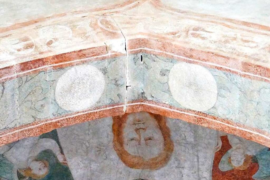 Erdbeben verursachte Risse in Niedereggener Kirche - Schliengen ...