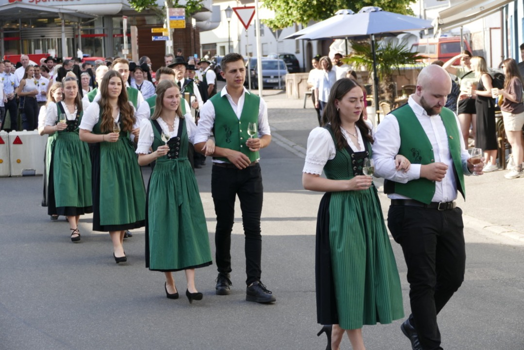 Das größte Weinfest am Kaiserstuhl ist gestartet - Ihringen - Badische ...