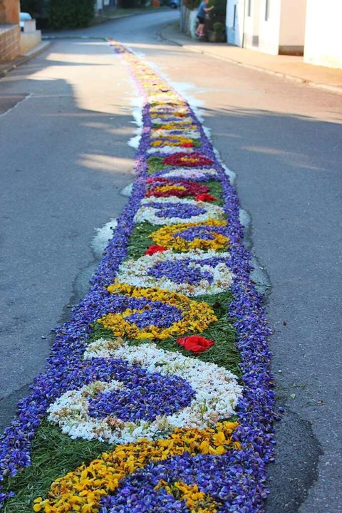 800 Meter Blumenteppich in Unadingen - Löffingen - Badische Zeitung