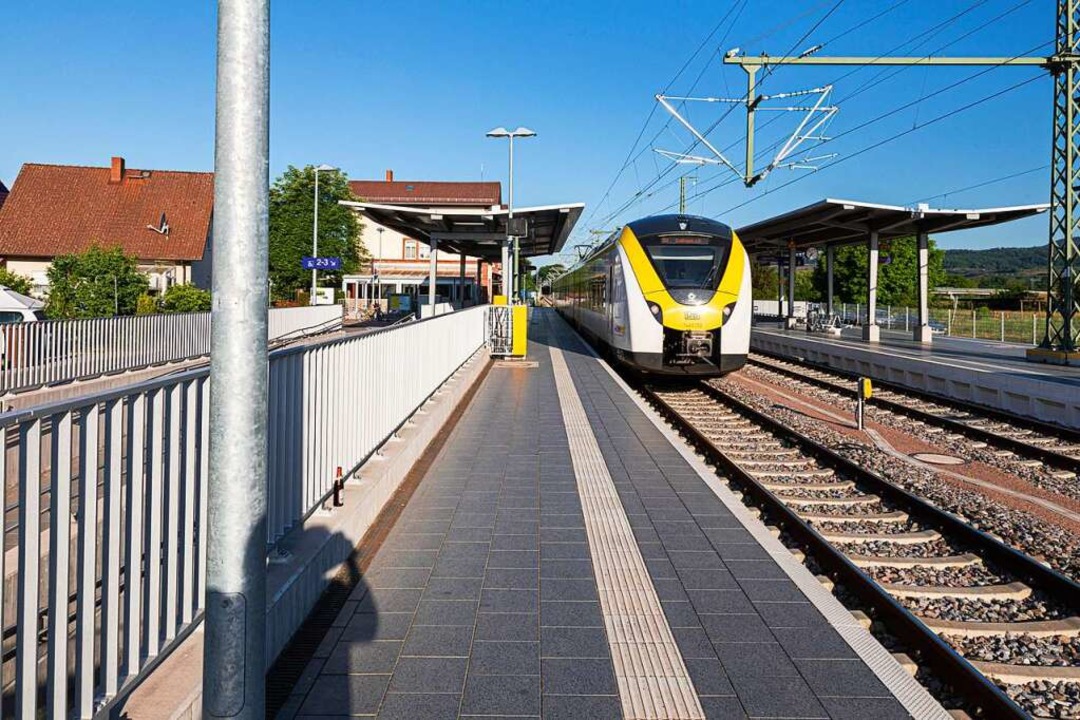 In den Sommerferien fahren vier Wochen keine Züge zwischen Endingen und ...