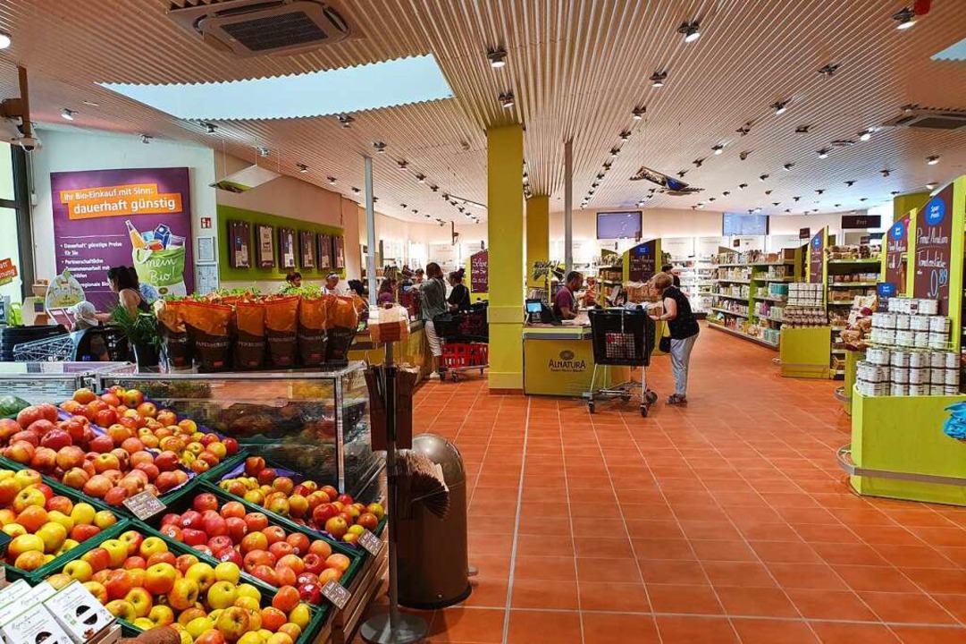 Kleine Shoppingmall zweier Rivalen: In Neuenburg haben Alnatura und ...