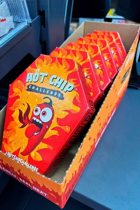 Hot Chip Challenge: Extrem scharfe Chips wegen Gesundheitsgefahr ...