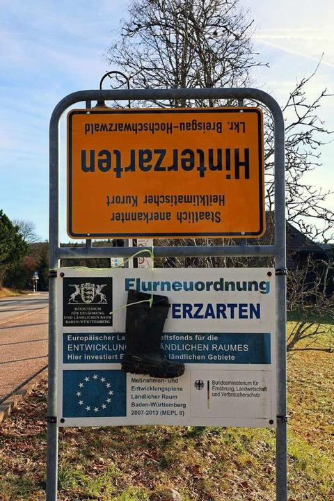 Ampel an Galgen, Stiefel an Ortsschild: Im Hochschwarzwald läuft der ...