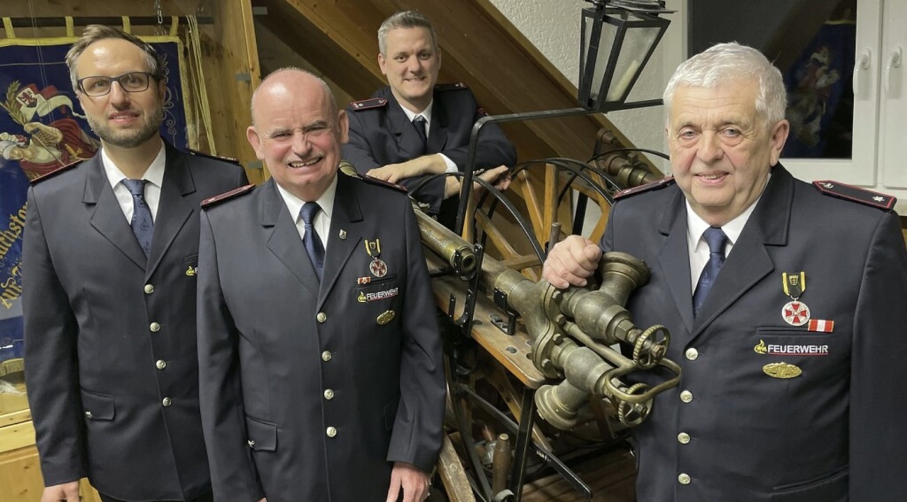 Aktive bestätigen ihre Wehrkommandanten - Gottenheim - Badische Zeitung