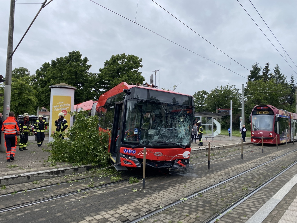 80-Jähriger stirbt zwei Wochen nach Tram-Unfall an der Paduaallee in Freiburg an seinen ...