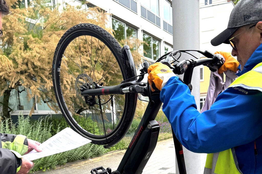 Fahrradcodierung und Sicherheitschecks beim Stadtradeln-Event in Weil ...
