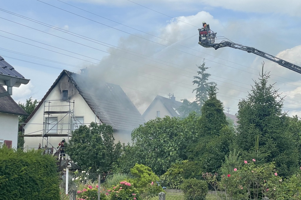 Wohnhaus in der Rheinfelder Siedlung ist nach einem Brand nicht mehr zu retten - Rheinfelden ...
