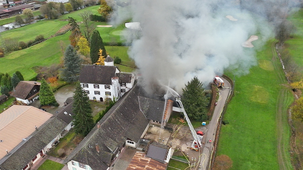 Wohnhaus beim Schloss Ehner Fahrnau in Schopfheim brennt aus ...